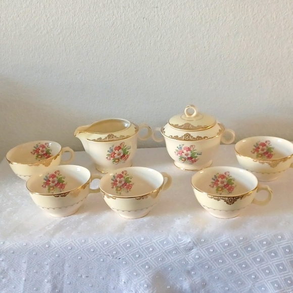 Kitchen | 193s 1940s Floral Patterned Tea Cups Creamer Set Sugar Bowl ...